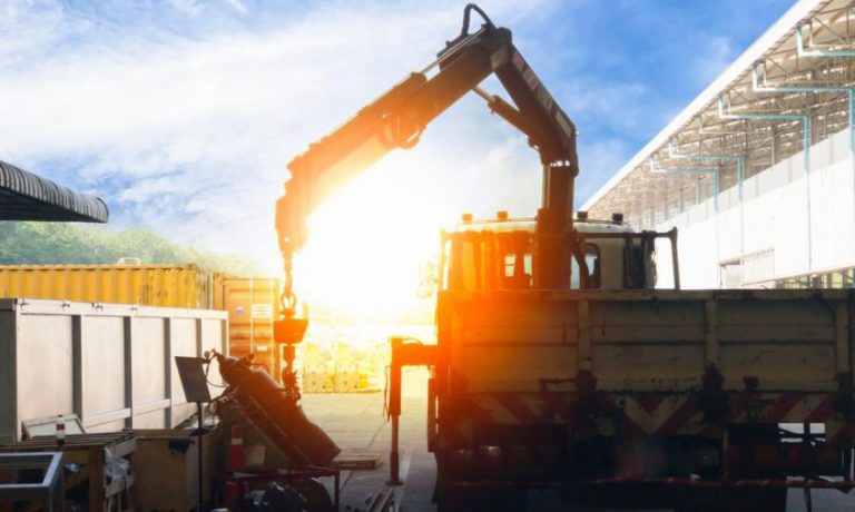 TRUCK WITH HYDRAULIC LIFT - Innover - Tartu Parim Üldehitaja ...